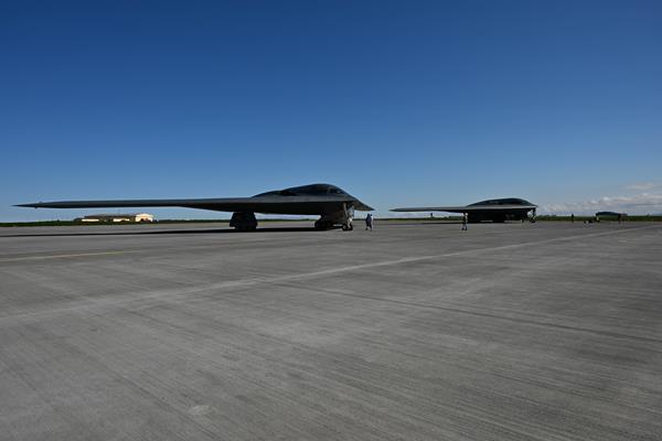 B-2s arrive in Europe on first overseas deployment since grounding ...